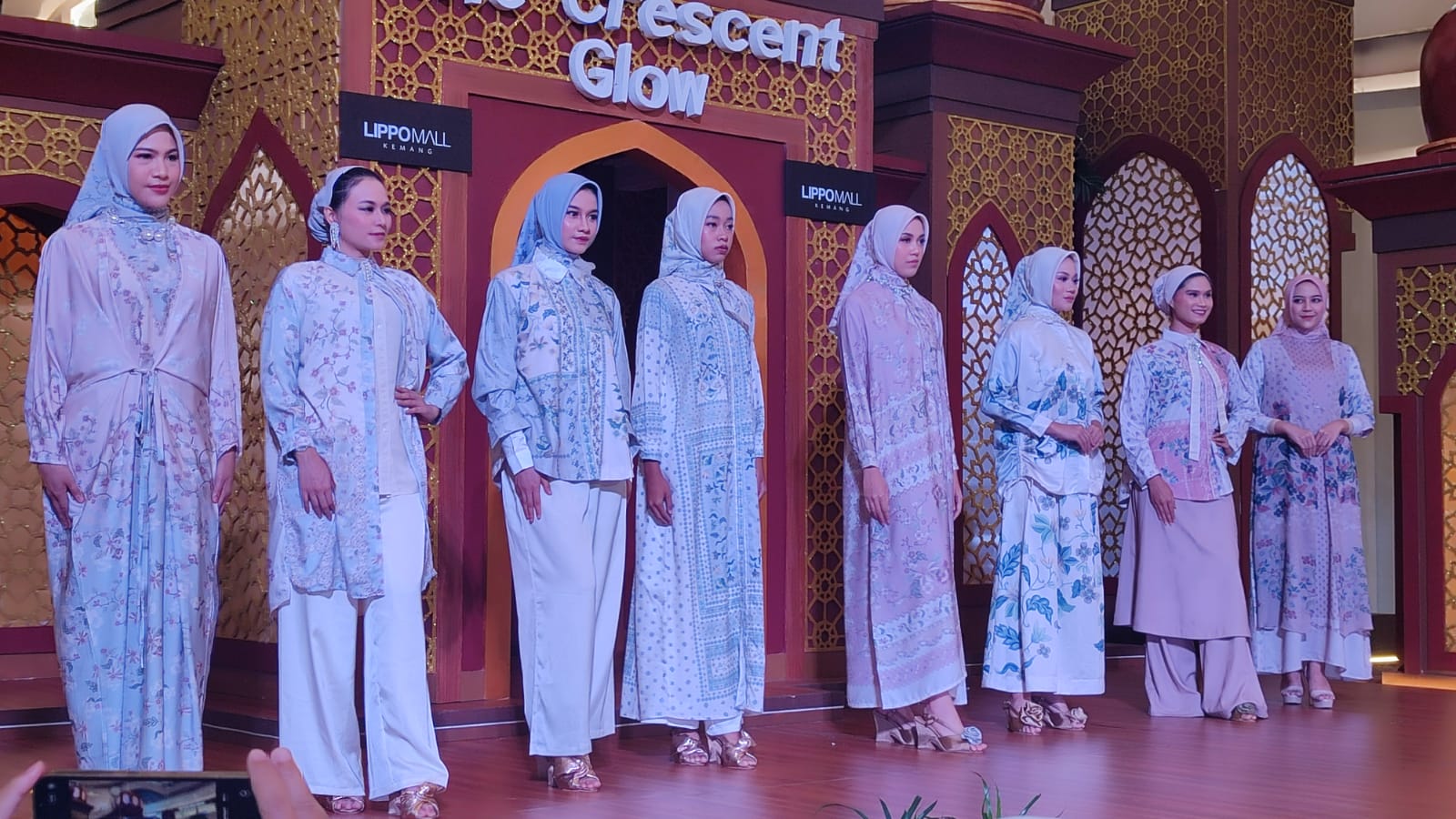 Motif Floral Dan Warna Teduh Jadi Tren Busana Lebaran 2025 - MusicCity ...